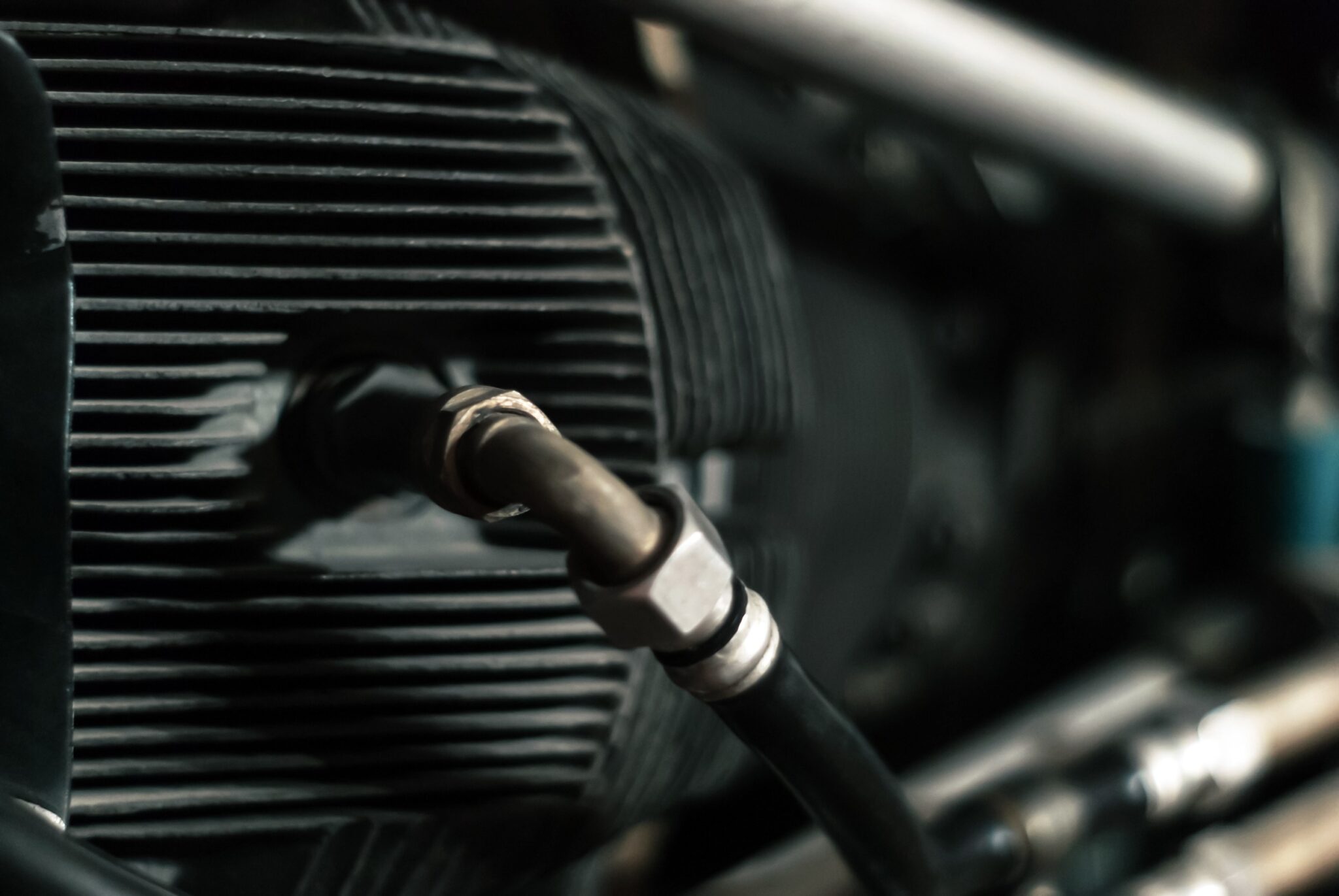 À quel moment devez-vous changer les durites de votre moto ? - Lawra ...